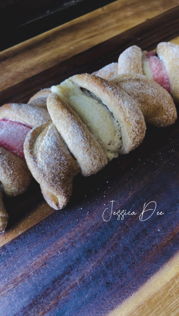 Cuernos de Canela - Flour. Butter. Sugar.